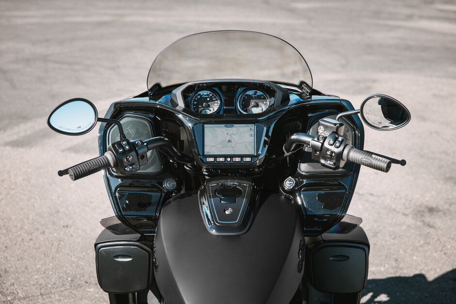 Indian Pursuit Dark Horse