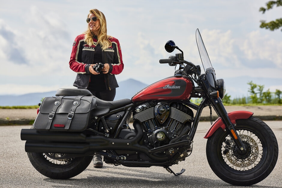 Indian Super Chief Dark Horse – Premium Cruiser | BikeWorld.fi